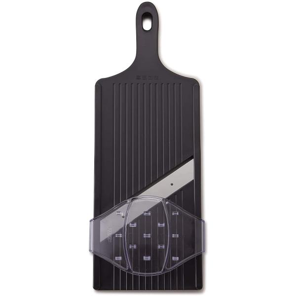 【商品概要】メーカー型番:AL-58サイズ:約38.2×14×1.8 cm本体重量:約278g素材材質:ステンレススチール(クローム18%・ニッケル8%)、ABS樹脂原産国:日本幅約14センチのキャベツスライサーは、半玉に切ったキャベツをそ...