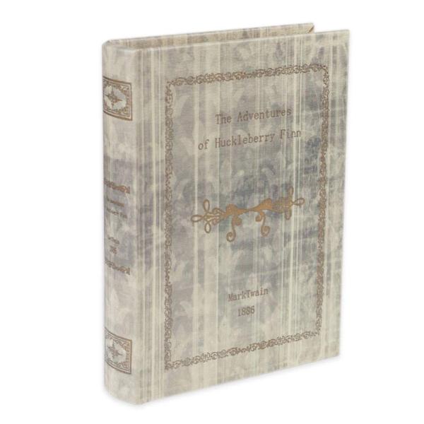 【商品概要】本物のアンティーク洋書のような小物入れ！インテリアとしてもオシャレです。小さ目マグネットがついていて閉めた後、開きにくいようになっているので、立てられます。中は黒のベロア調。箱の側面部はページのプリントが印刷され、表紙、背表紙な...