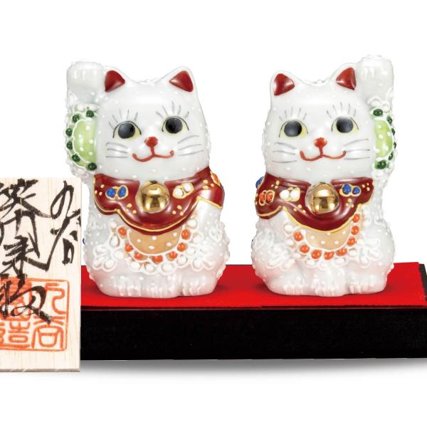 【商品概要】招き猫 サイズ：幅5cm×奥行4.5cm×高さ7cm【ギフトBOX仕様：専用 化粧箱入り】招き猫のご利益：右手招き猫「金運招福」、左手招き猫「千客万来」、白−開運招福、黒−厄難消除、赤−無病息災、金(黄)−金運満足、ピンク-恋愛...