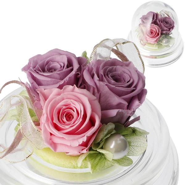 【商品概要】【大きさ 直径約９ｃｍ ｘ 高さ約８ｃｍ 】【商品説明】枯れないお花、プリザーブドフラワーのバラを3りん使用した可愛い手のひらサイズのアレンジです。 こぶりで、どこにでも飾りやすい大きさです。また、プラスティック製のドームの器に...