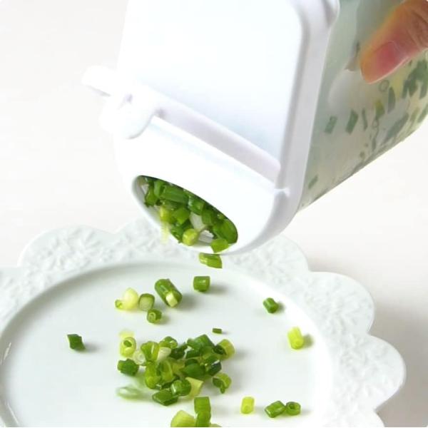 【商品概要】便利グッズ【商品説明】便利グッズ 冷凍ネギを「シャカシャカ」振ってサッと手軽に使えるアイデアポット【商品詳細】ブランド：不明商品種別：ホーム＆キッチン商品名：シャカシャカ ねぎポット製造元：不明商品番号：19389色：白い商品タ...