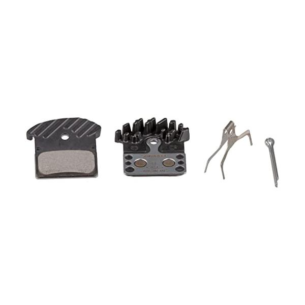 【商品概要】シマノパート:Y8LW98030【商品説明】【商品詳細】ブランド：シマノ(SHIMANO)商品種別：スポーツ＆アウトドア商品名：シマノ メタルパッド(J04C)フィン付 &amp; 押えバネ (割りピン付)製造元：SHIMANO...