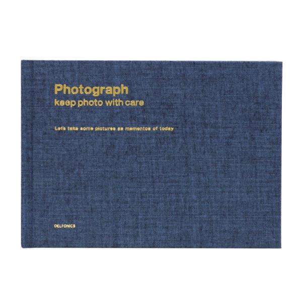 【商品概要】素材：レーヨン（ASのみレーヨン・麻）生産国：日本サイズ：横190×縦142×背幅15mm仕様：粘着台紙（ブラック）10枚/L判サイズ写真20枚貼付可能付属品：ビニールカバー付き【商品説明】ナチュラルカラーのファブリック張りの表...