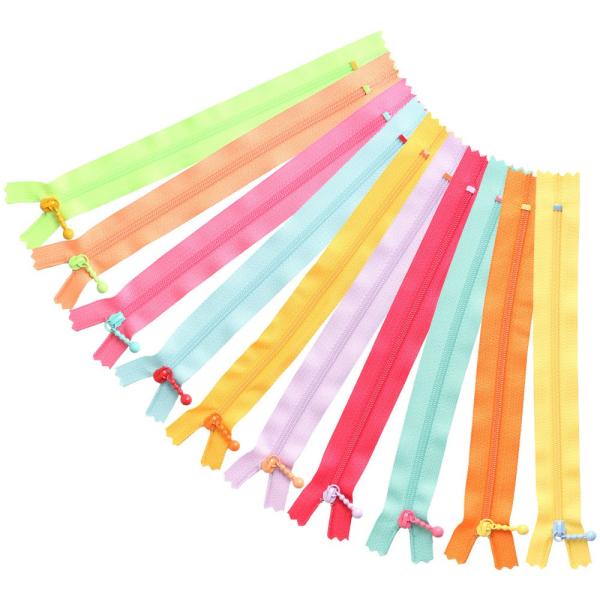 【商品概要】入数:10本入り本体サイズ :20cm 幅2.5cmファスナー素材:ポリエステル【商品説明】【商品詳細】ブランド：YKK商品種別：ホビー商品名：Y.K.K ポーチ用カラフルファスナー 10色セット 20cm 3CF20-COMI...
