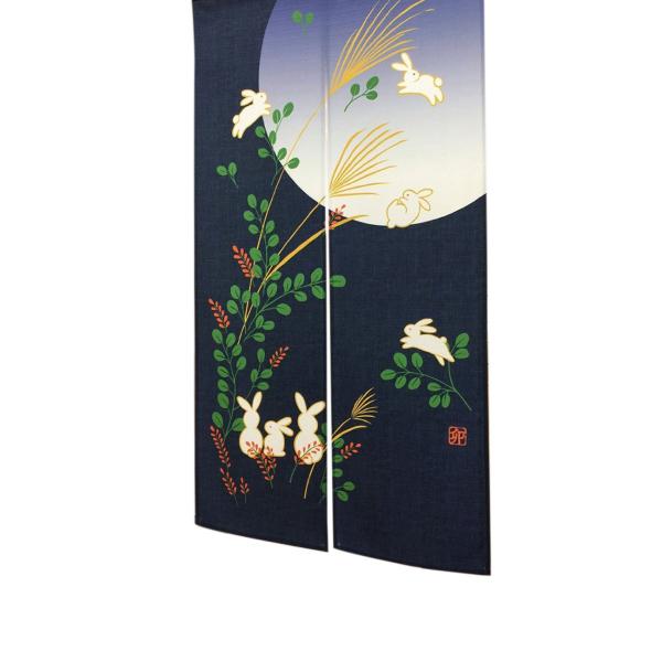【商品概要】サイズ：85*150cm　カラー:ネイビー　重量：215ｇ 素材：ポリエステルかわいいウサギと月を合わせて、和室にぴったり仕切りです。先進な捺染技術を使って、付着力が高くて、退色しにくい、長年繰り返しても使えます。ポリエステル生...