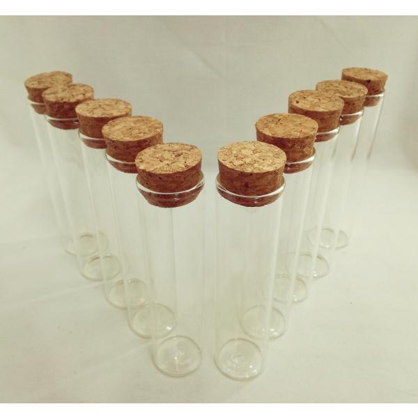 【商品概要】コルクの蓋がついたかわいいガラス瓶です プラスチックにはないガラスならではの繊細な印象と手触りで優しい雰囲気があります。レトロ調が好きな方にもおすすめです使い方はアイデア次第♪ ラッピング、アクセサリーなど小物作りの素材、ライン...