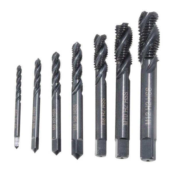 【商品概要】【各機種対応】: M3*0.5，M4*0.7，M5*0.8，M6*1.0，M8*1.25，M10*1.5，M12*1.75の7本セットです。各型番があり、インパクトドライバーやドリルドライバーなどに適用。【材質】：HSS 654...