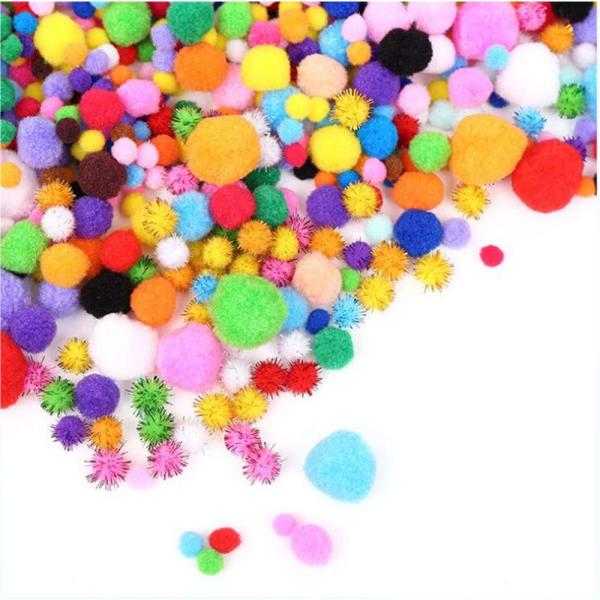 【商品概要】材質：ポリプロピレンサイズ：1cm:700個　1.5cm:80個　2cm:60個　 2.5cm:40個　3cm:20個 　ラメボール：1.5cm:100個いろいろなサイズのポンポンが入っています。色もカラフルでとても可愛いです。...
