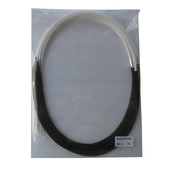 【商品概要】黒白染分け水引5本貼約90ｃｍ　20本　OPP封書サイズ入A4サイズに入れているため、若干の曲げ癖が付きます。【商品説明】黒と白の左右を真ん中で染め分けた、素朴な水引素材です。水引和紙を機械で撚り、水引原糸の上に黒の染色をし、表...