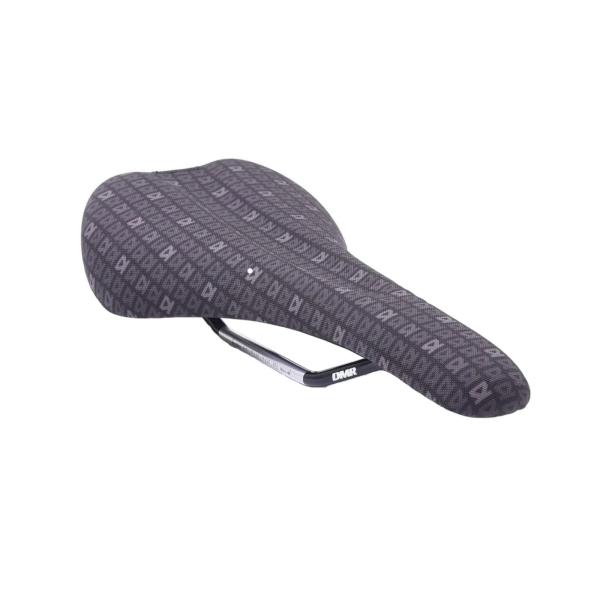 【商品概要】OiOiサドルの25周年プリントモデル 25周年記念プリントを施したDMR 25th Anniversary Saddleです。 丈夫で軽量で用途の広いマウンテンバイク向けのサドルで、オールマウンテンやエンデューロからアグレッシ...