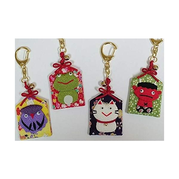 【商品概要】押し絵の手法のちりめん細工です。初心者でも手軽に作れる手芸キットで、工作感覚で仕上げることができます。１セットで４個の作品が出来ます。それぞれの個性を活かして、プレゼントにも使い分けが可能です。手作りのお守りです。後ろにポケット...