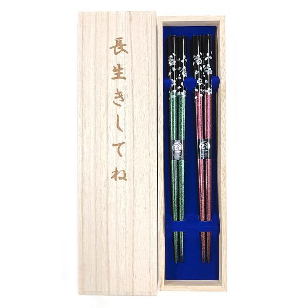 【商品概要】【サイズ】男女共用 22.5ｃｍ【特徴】滑り止め付き【桐箱彫刻内容】長生きしてね【包装・シール】包装紙、FORYOU【用途】母の日、父の日、敬老の日、初任給でのプレゼントなど【商品説明】桜が散りばめられた綺麗なお箸。「長生きして...