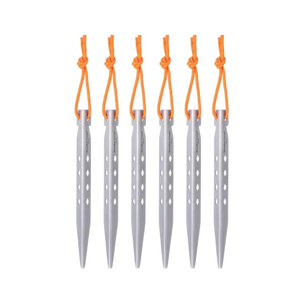 【商品概要】?【商品詳細】 材質：TA2チタン・幅約1mm×長さ約165mm・重量(約)：12g/本・ 【セット内容】 ペグ6本セット、収納袋。?【チタン製V字型ペグ】軽量で頑丈なチタンで作られ、耐久性に優れています。土・砂利・芝生など、地...