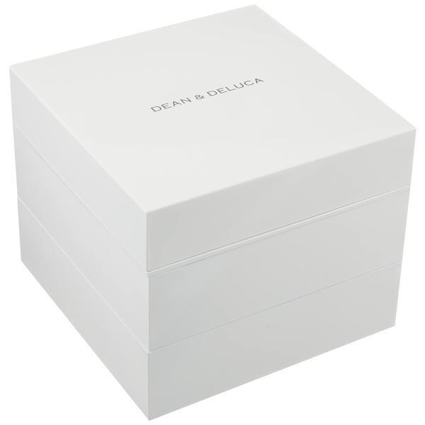 【商品概要】シンプルな白のお重にDEAN &amp; DELUCAのシルバーロゴが入った三段重です。1段目：仕切りのついた連結マスが2個とシール蓋がついています。容器は取り外し可。2段目：小分けできる約5.5cm四方のマスが9個入っています...