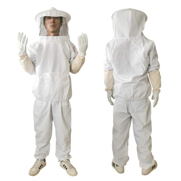 【商品概要】セット内容：防護上下服（フェイスネット付き）＋　手袋の3点セットサイズ：フリーサイズ （165~180cmまで） 本社モデル：175cm　70kgカラー：ホワイト　蜂の駆除用には白色と迷彩がオススメです。黒や紺などは攻撃を受けま...
