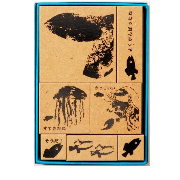 【商品概要】【仕様】絵本作家レオ・レオニのイラストスタンプ【セット内容】45×45mm(1個)、45×15mm(1個)、30×30mm(2個)、30×15mm(1個)、15×15mm(2個)【パッケージ】専用紙箱付き【材質】台：MDF　印面...