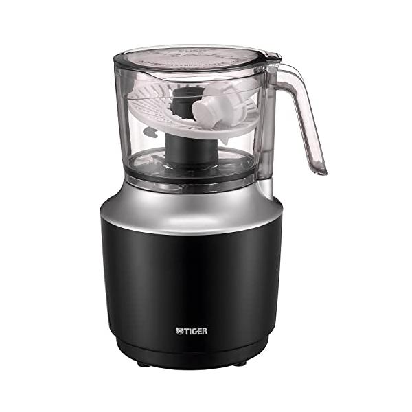 【商品概要】いっきに食材を切削するハイパワー！色々な食材を均一にカットできる2種のブラックチタンコート刃＋おろしカッターつき。「良い音設計」：気になる運転音を約40%低減。軽くて丈夫な容量約500gトライタン製（樹脂製）カップを採用。商品サ...