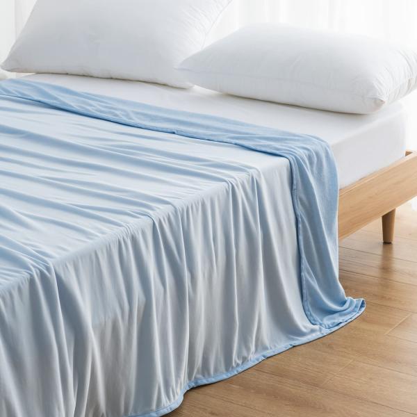 【商品概要】【商品情報】素材-表地：ナイロン100%（接触冷感素材） 裏地：ポリエステル65%/綿35%(パイル) 仕様-リバーシブル 産地-中国【圧倒的な冷感】体温を素早く拡散する接触冷感生地を使用。触れるたびにヒヤッと気持ちよくて、火照...