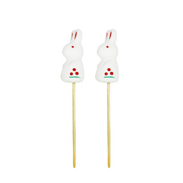 【商品概要】かわいいうさぎの人形の6本セット。 プリザーブドフラワーのアレンジや、そのほか飾り付けなどいろいろな用途でお使いいただけます。サイズ（約）：高さ28cm x 幅2cm ※榊立ては含まれておりません。※大きさや色に多少の違いが出る...