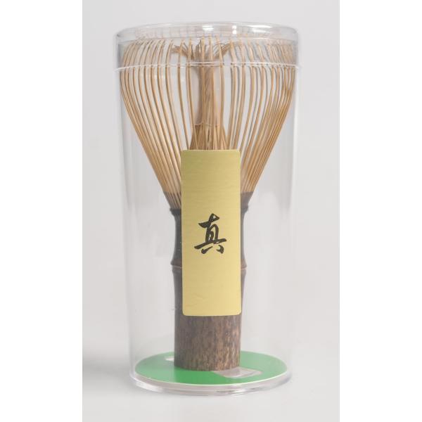 【商品概要】【茶道具 茶筅】茶道用の茶筅です。伝統工芸士 山本先生作の黒竹真数穂茶筅で、非常に丈夫で点てやすく、煤竹茶筅の練習用としてもおすすめです。日本製、国産の安心な茶筅です。【茶筅(ちゃせん)】抹茶を点てる竹製の道具です。茶筌とも書き...
