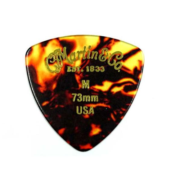 マーチン（マーティン） 正規日本国内流通ピックです。マーチントライアングル（おにぎり）タイプの形になります。べっ甲柄のピックです。 内容は1枚です。ポイントの消費などにいかがでしょうか？