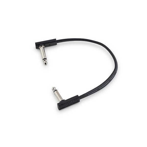 非常にフラットで場所をとらないパッチケーブルです。ペダルボードのスペースを最適化するためにデザインされたこのケーブルは、スリムな長方形のボディと極薄のアングルドプラグが特徴で、足元を整頓してすっきりと見せてくれます。・長方形のフラットパッチ...