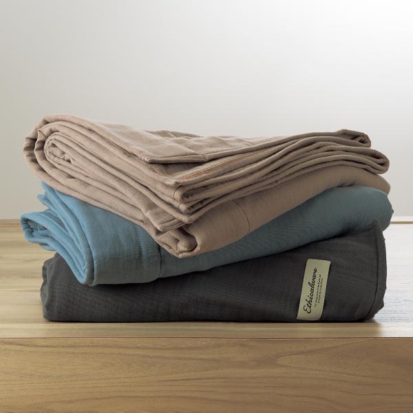 8重織にしたオールシーズン使用できるガーゼケットです。肌に当たる1層目と8層目のよこ糸にオーガニックコットンを使用しています。通気性、吸湿性が高く、洗うほどボリュームが出ます。--------------------------------...