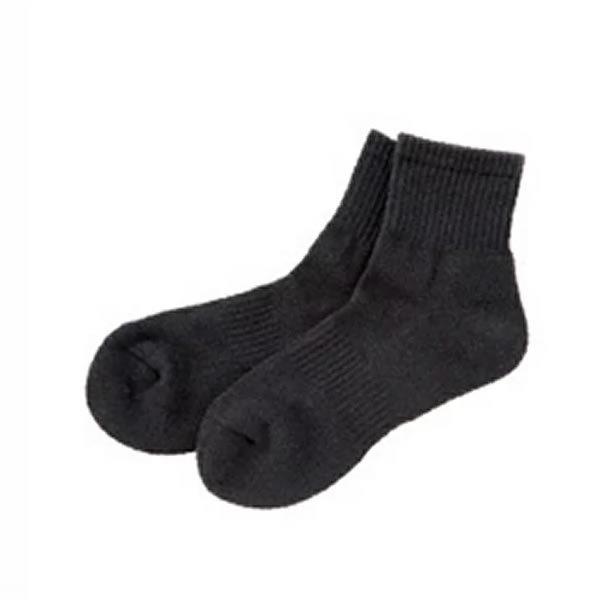 ■メーカー取り寄せ商品■商品についてオールシーズンタイプの日本製メンズスクールソックスです。ポイント刺繍無しのオーソドックスな黒いスポーツソックス3足セットです。通学 学生服カラー展開：ブラック（黒）素材：綿 他サイズ：22cm〜24cm ...