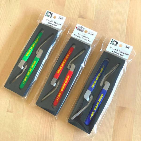 【発売日：2021年05月07日】[商品情報]・Hareline Dubbin マテリアルクランプ セット 2SET・ズレのない精密な造りとギザギザな挟み面により、マテリアルをしっかりとホールド・繊細なフェザーもしっかり挟みこみます。・2本...