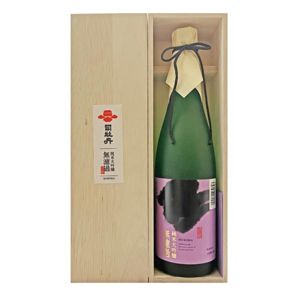 昔ながらの槽（ふね）という圧搾機を使って、あまり圧力をかけずに搾られた部分のみから、滴り落ちた貴重な酒の雫を集め、炭素濾過も加水調整も行わず、「無濾過原酒」のまま瓶詰めされた純米大吟醸酒です。品格があり華やかでエレガントな吟醸香を持ち、繊細...