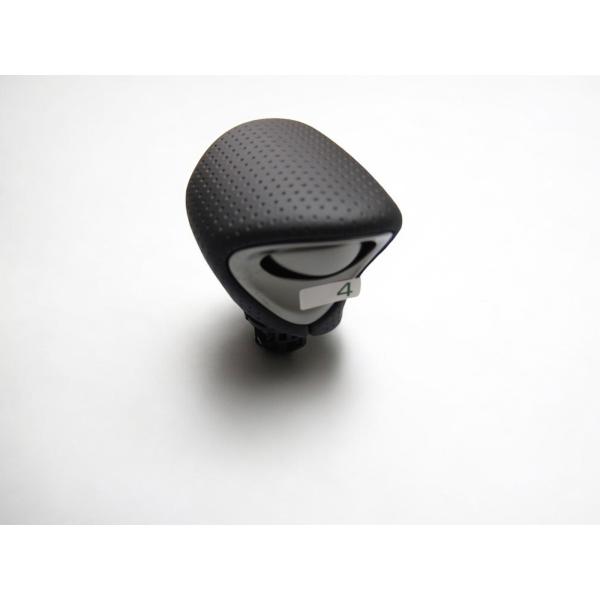 メーカー：トヨタ純正部品純正品番：33504-33230-C0適合車種：レクサス　ES300 LX700 LX600適合型式：AXZH1 VJA310　適合年式：　”トヨタ純正部品”　シフトノブ　33504-33230-C0*こちらの商品は...