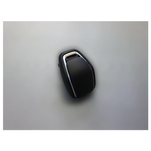 メーカー：トヨタ純正部品  純正品番：33542-40050-C0  適合車種：RAV4  適合型式：AXAH50,MXAA50系    トヨタ純正部品　RAV4のシフトノブ（本革巻きメッキ加飾付です。        純正部品はお車の年式、...