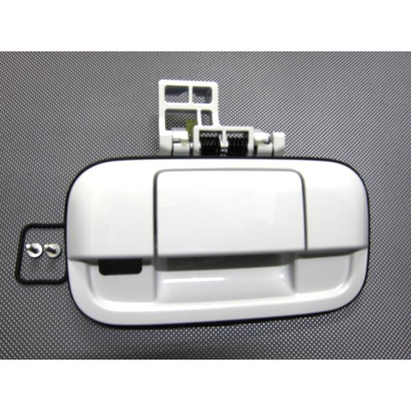 メーカー：スズキ純正部品純正品番：82850-50M10-***適合車種：エヴリィ適合型式：DA17Vスズキ純正部品　エヴリィバンのバックドアハンドル（バックアイカメラ穴あり） です。純正カラーに塗装済みでのご提供となりますので、ご注文時は...