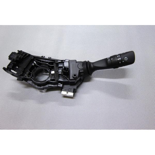 価格はメーカーより予告なく改定されますので、ご購入後に金額が変更になる場合もございます。メーカー：トヨタ純正部品純正品番：84140-33231適合車種：ハイエース適合型式：GDH200系トヨタ純正部品　ハイエースのヘッドランプデイマスイッ...