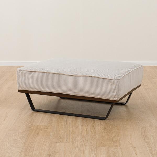 ■■ニトリ公式サイト■■空間が広く見えるフルカバーリングのローバック型スツール。一部地域を除き、お時間指定が可能な商品です。こちらの画面上にて、配達時間を指定しカートにお入れください。※お買上いただく商品に【玄関先迄納品】が複数含まれている...