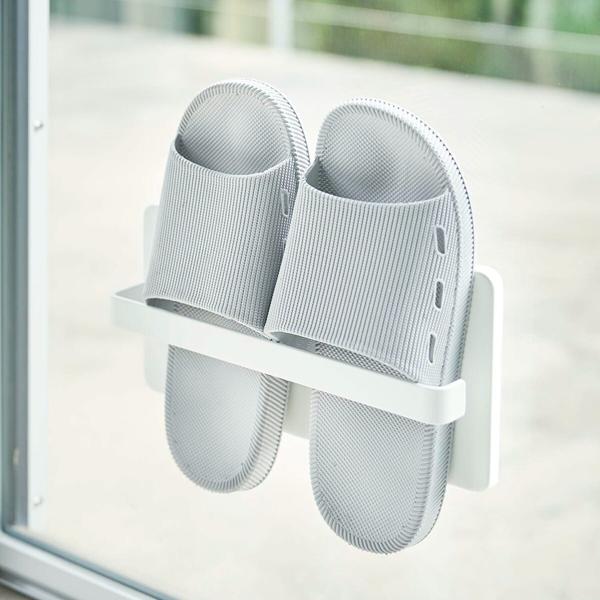 ■■ニトリ公式サイト■■雨や風を避けてベランダスリッパを室内の窓や扉に吸盤で付けて簡単収納。ベランダの外側に取り付けても便利です。付属の木ネジで壁にも取り付けられます。一部地域を除き、お時間指定が可能な商品です。こちらの画面上にて、配達時間...