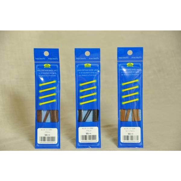 現在2種類のパッケージデザインがあります。当店にて選択の上ご発送いたします。中身のご変更はありません。特　　　　長●表面をロウで加工しているので、丈夫で耐久に優れています。●ビジネスシューズ等の定番的なヒモです。＊予告なくパッケージデザイン...