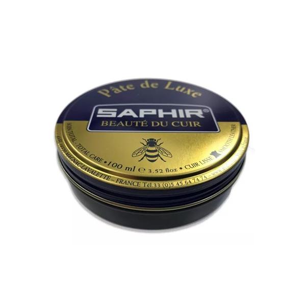 予告なくパッケージデザインの変更がある場合があります。商品説明高級カルナバワックスを含むビーズワックスベースの高級靴クリームです。深みのある上質な光沢と、優れた保革効果を与えます。光沢効果の高い商品で、「ハイシャイン」には必須です。****...