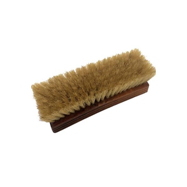 商品説明●梯形でスタイリッシュなデザイン。●持ち手の適度なカーブにより、靴の形状に合わせたブラッシングがしやすくなりました。●腰のある豚毛を高密度に配置！●持ちやすくすべりにくい溝付きブラシです。■サイズ13.4（横）　×　4.8（縦）　×...