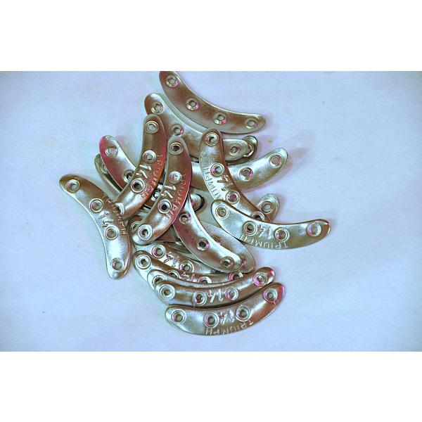 サイズ:#14厚　み:1mm1袋単位(10足入り)ビス約100個つま先用のビンテージスティールです。靴底を加工せずそのまま取り付けるタイプです。製造国:ドイツ製原材料:スチール仕上げ:素仕上※素仕上なのでさびやすい商品です。錆がある場合はワ...