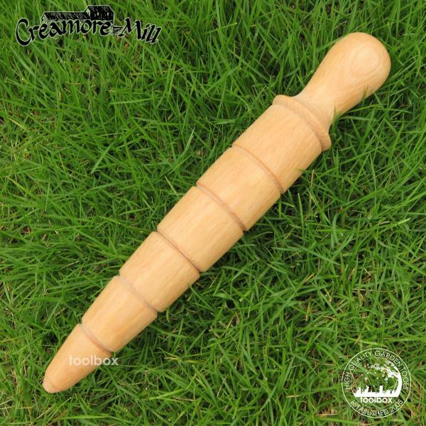 ■英国製■木製／オイルフィニッシュのビーチ材■全体サイズ　縦：約215mm　直径：約30mm◆出来あがる穴の大きさ：　深さ 最大：約16cm　直径 最大：約３cm＊パソコン画面上と実物では、多少色合いが異なって見える場合がございますので予め...