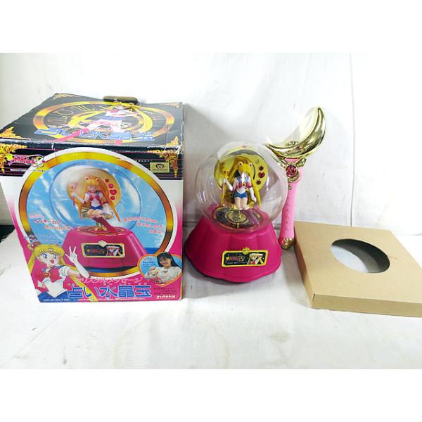 状態　 占い水晶玉 小傷等がございますが全体的に綺麗だと思います。写真に写っているものが全てです。箱に痛みがございます。動作しません。　　　ムーンスティック 　小傷等はございますが全体的に綺麗だと思います。写真に写っているものが全てです。動...