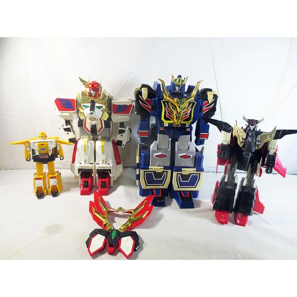 状態　小傷、キングエクスカイザーの頭の飾りの片方が破損しております。写真に写っているものが全てです。一部埃がございます。古いため保管時の小傷等はございます。バラ売り、値引き等はできません。落札の際は商品を確認の上入札してください。管理番号　...