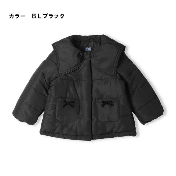 丸高衣料ブランド　crescent 　フリルの付いたリボンの形の衿が可愛いコート。リボンのモチーフもポイント。暖か中綿入りの女の子らしいジャケット。●素材　本体部　ポリエステル１００％　●サイズ参９０ｃｍ（２歳前後）　１００ｃｍ（３歳前後）...