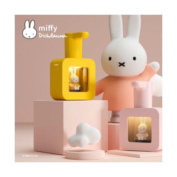 ミッフィー（miffy）公式のライセンス商品。高精度の赤外線センサーを搭載し、自動で泡立てたハンドソープを噴出します。ゴム製プラグカバーがUSB充電ポートを湿気や水滴から守ります。接着式の壁掛け台が付属しています。ハンドソープ容量：400ml
