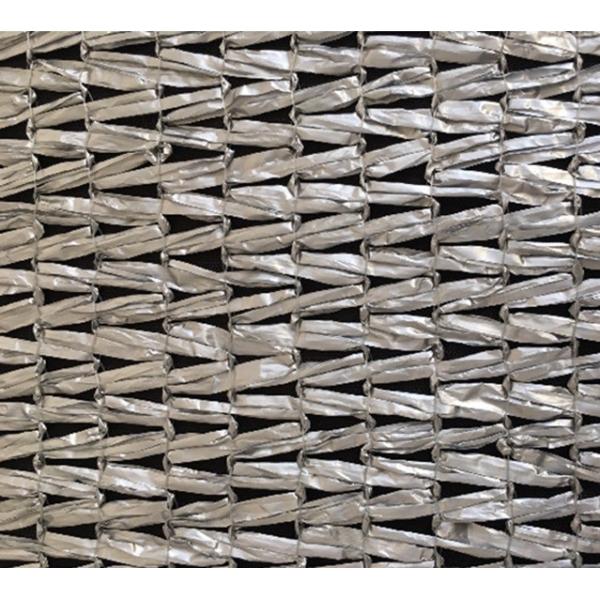 遮光ネットとは、農業用遮光ネットというのは、暑さ対策に夏の日差しを遮光する効果の高いシートを使用して野菜などの植物を守る役割があります。それ以外にも冬にはビニールハウスの内張りカーテンとして使用することで冬の保温対策にも効果を発揮します。遮...