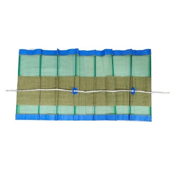 目合いが細かいので収穫物を保護します。結束用の紐が付いてるので簡単に結束できます。