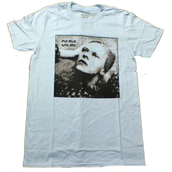 イギリスのロックシンガーDAVID BOWIE Tシャツですバックプリントはありませんイギリスのオフィシャルショップからの輸入品です【サイズ詳細】Sサイズ　着丈69cm　身幅（脇下）45cmMサイズ　着丈72cm　身幅（脇下）49cmLサイ...