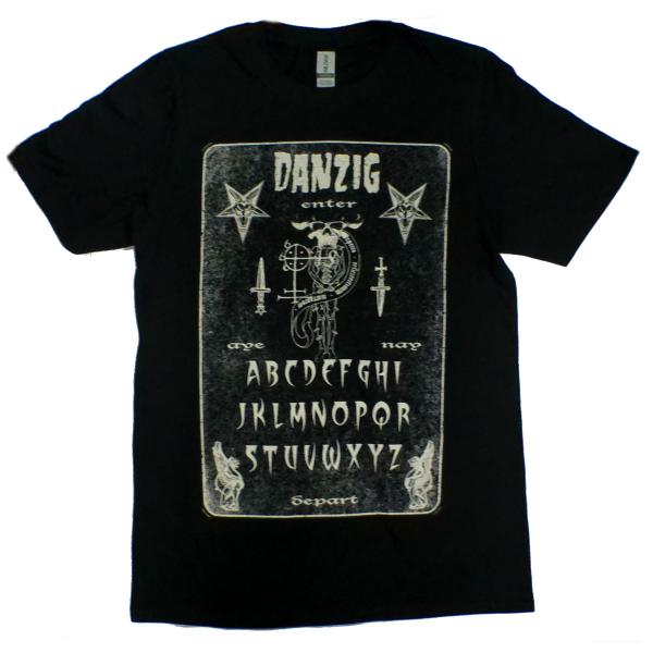 ニュージャージーのハードコアパンクDANZIG Tシャツですバックプリントはありませんイギリスのオフィシャルショップからの輸入品です【サイズ詳細】Sサイズ　着丈70cm　身幅（脇下）45cmMサイズ　着丈73cm　身幅（脇下）49cmLサイ...