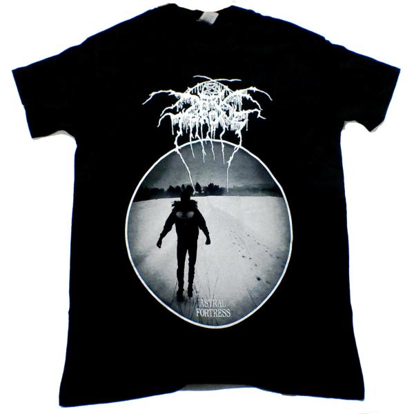 ノルウェーのブラックメタルDARKTHRONE Tシャツですバックプリントは画像3.4になりますイギリスのオフィシャルショップからの輸入品です【サイズ詳細】Sサイズ 着丈69cm 身幅46cmMサイズ 着丈72cm 身幅50cmLサイズ 着...